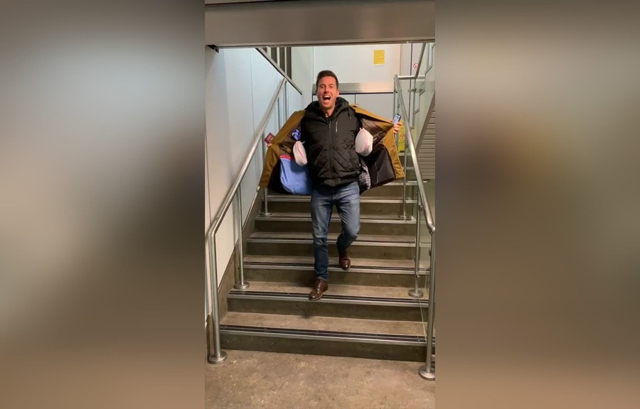 Man makes a carry-on coat to circumvent Ryanair's new baggage fees
